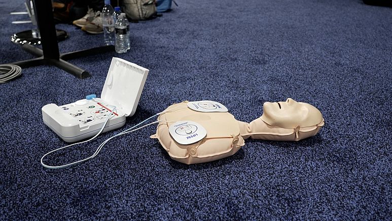 VIDEO : CES 2023: This compact AI-powered home defibrillator is ...