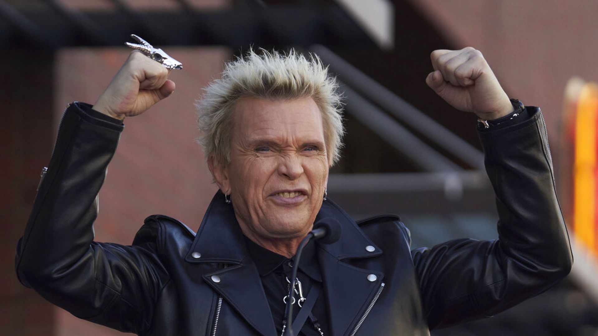 Billy Idol feiert seinen Stern auf dem "Walk of Fame" | Euronews