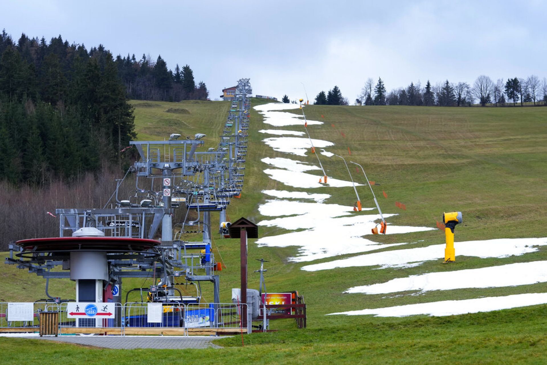 In pictures: Europe's snowless ski resorts | Euronews