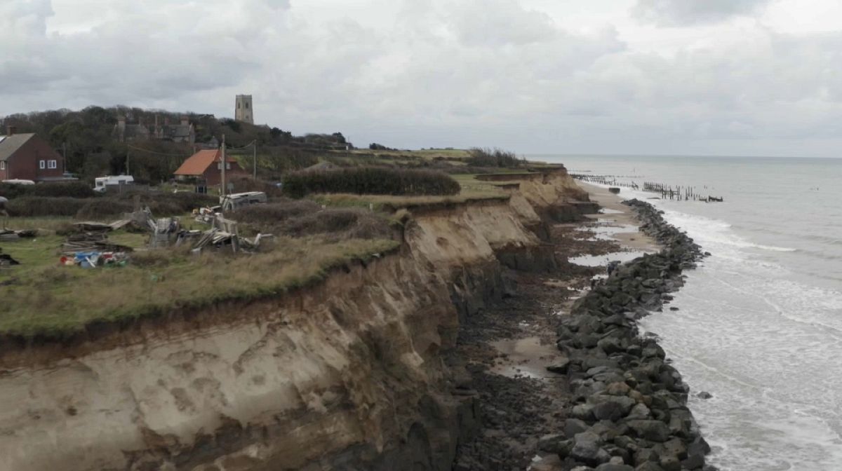 Happisburgh, le village anglais qui tombe dans la mer | Euronews