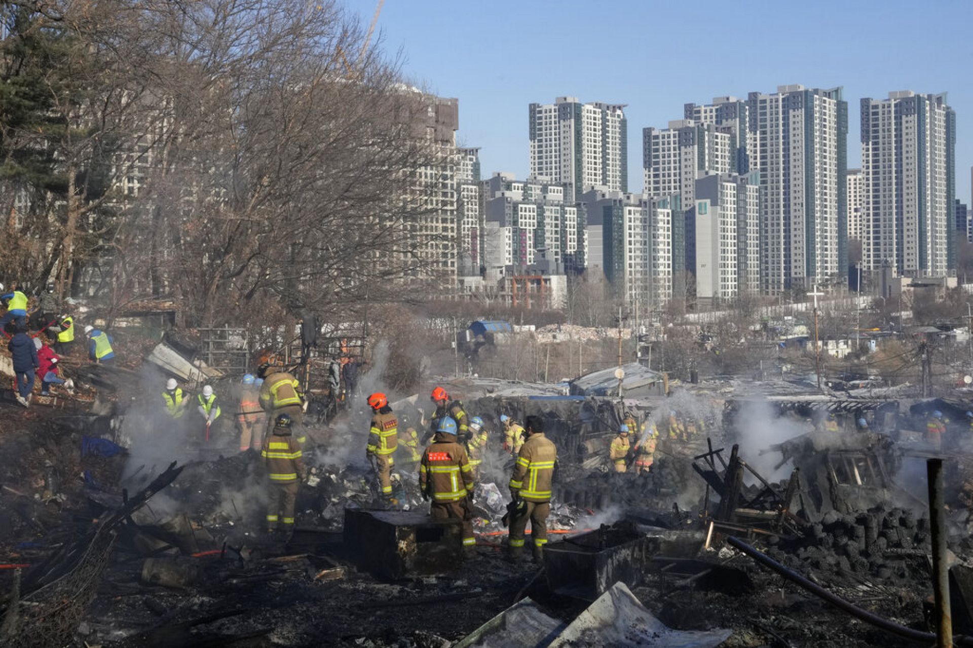 Corea del Sud, 500 persone in fuga dalle case a causa di un incendio ...