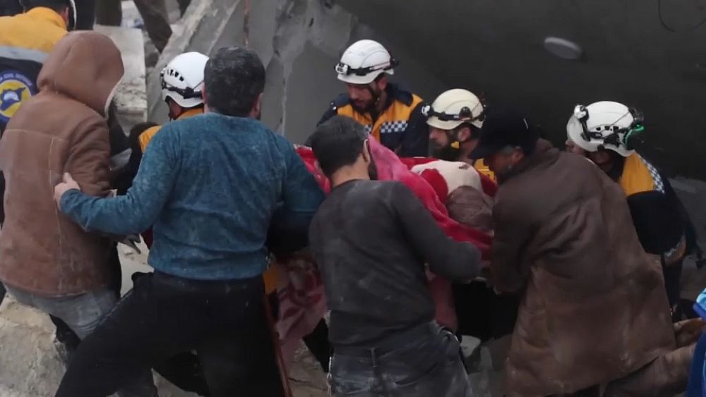VIDEO : Nach starkem Erdbeben: Hunderte Tote in Syrien | Euronews