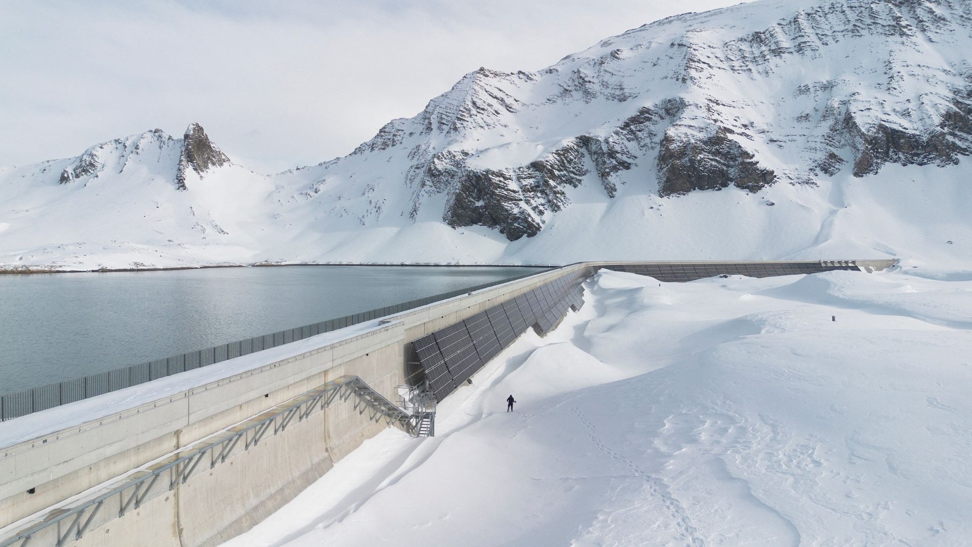Switzerland's solar dam: Why are mountains and snow the perfect mix for ...