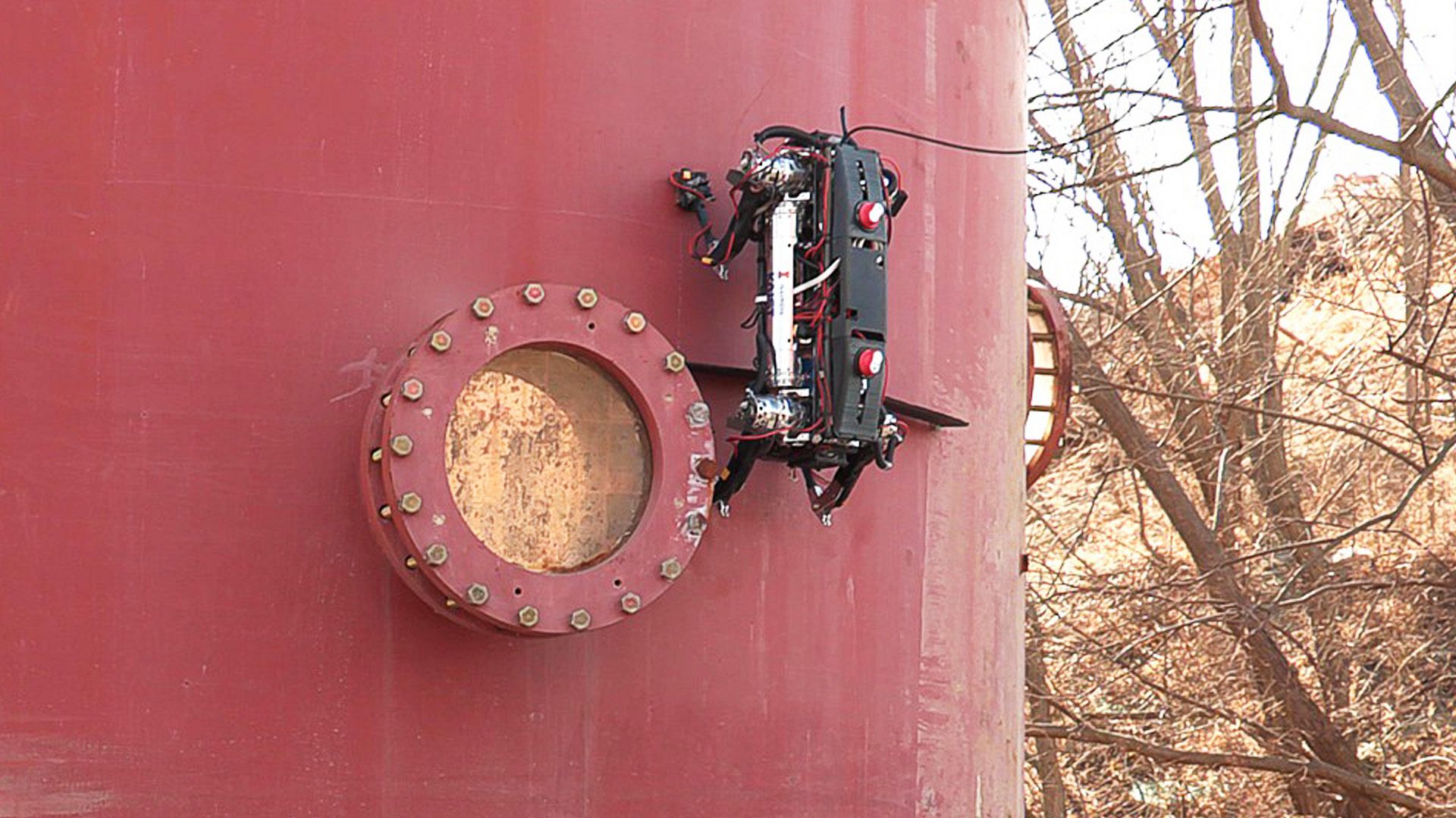 Video. The Spider-Man robot designed to save lives by climbing up walls ...