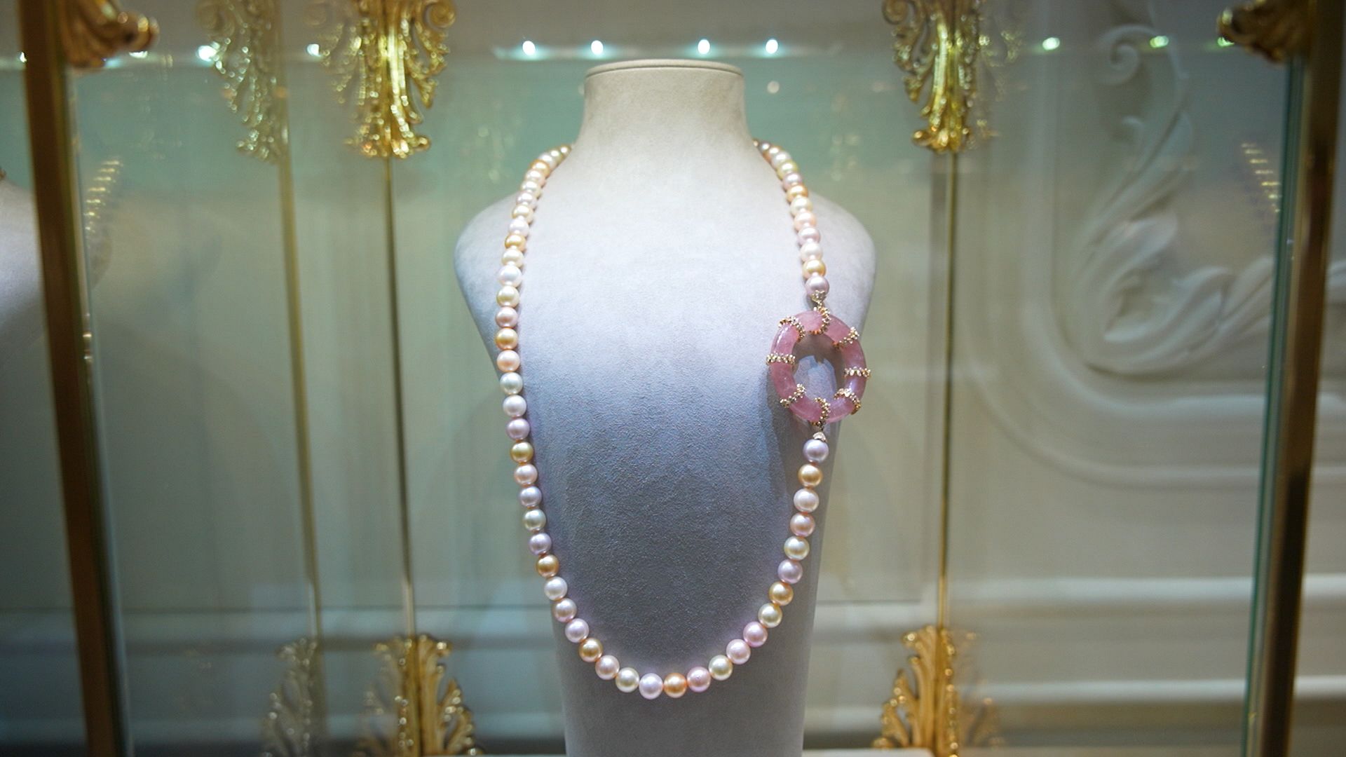 Video. Diving for pearls: from Qatari seabeds to glittering display ...