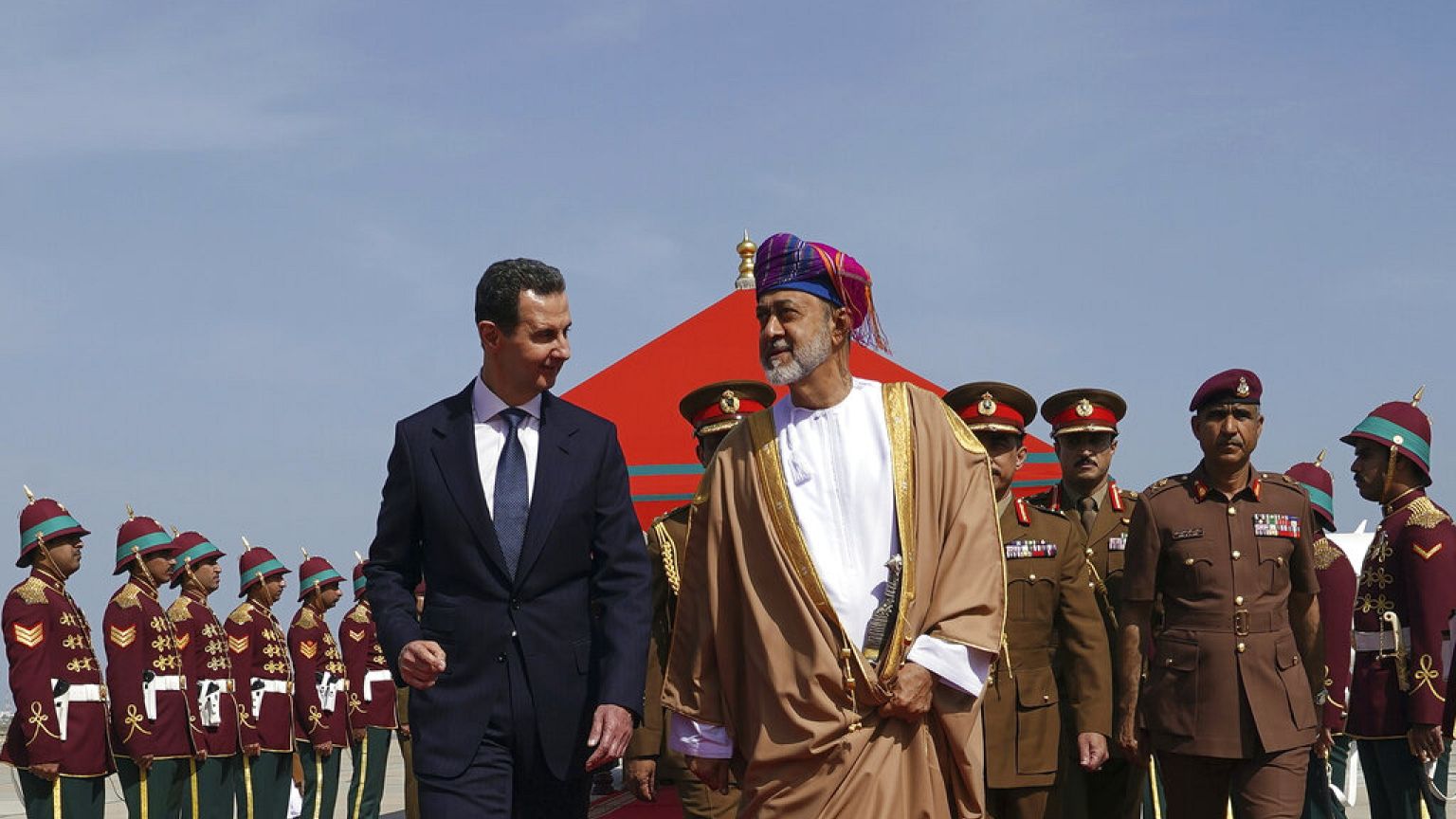 El presidente de Siria Bachar al Asad visita por sorpresa el sultanato ...