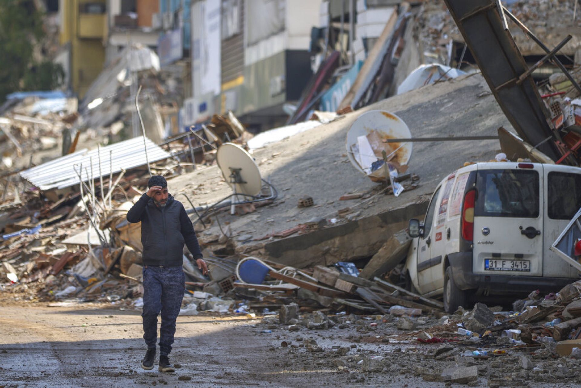 The earthquake wrecked Turkey’s institutional façade. Erdogan might ...
