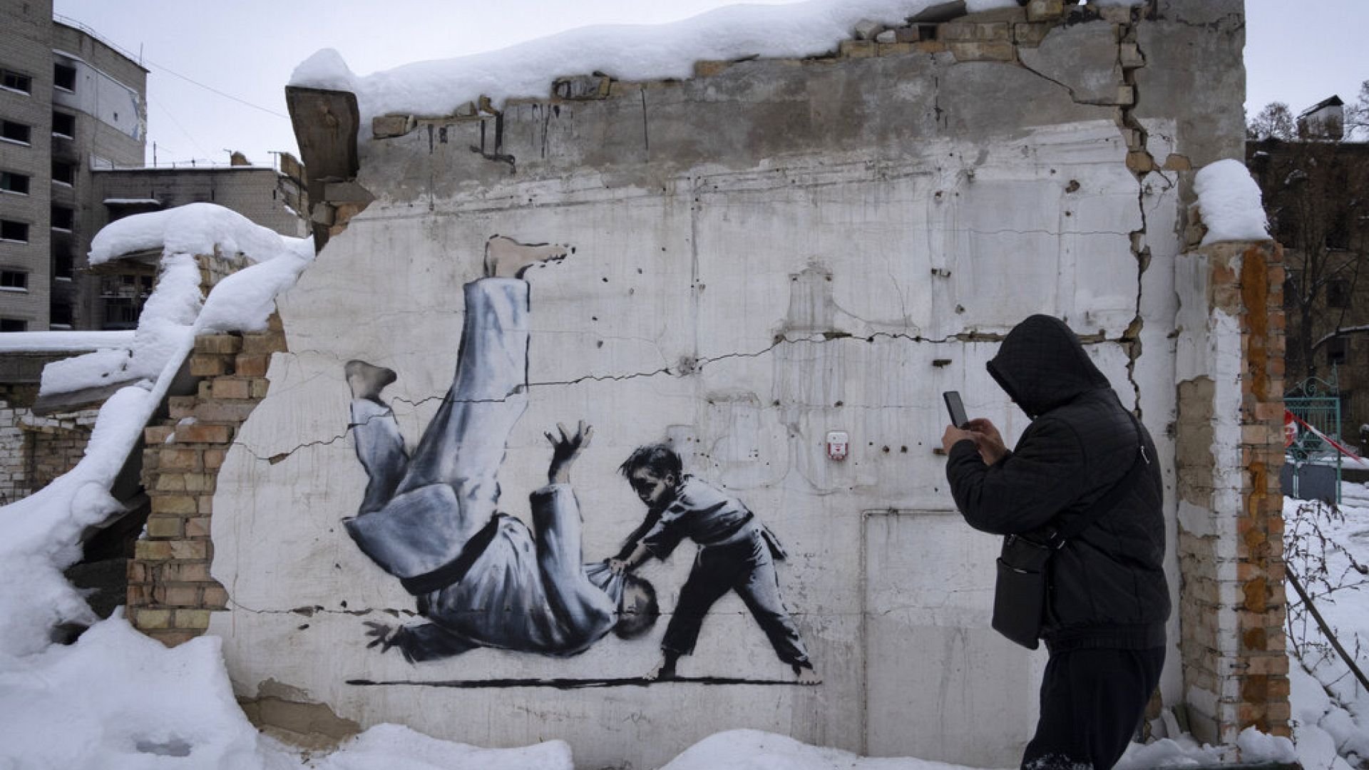 Video. Watch: Four of Banksy's artworks in Kyiv are protected by glass ...