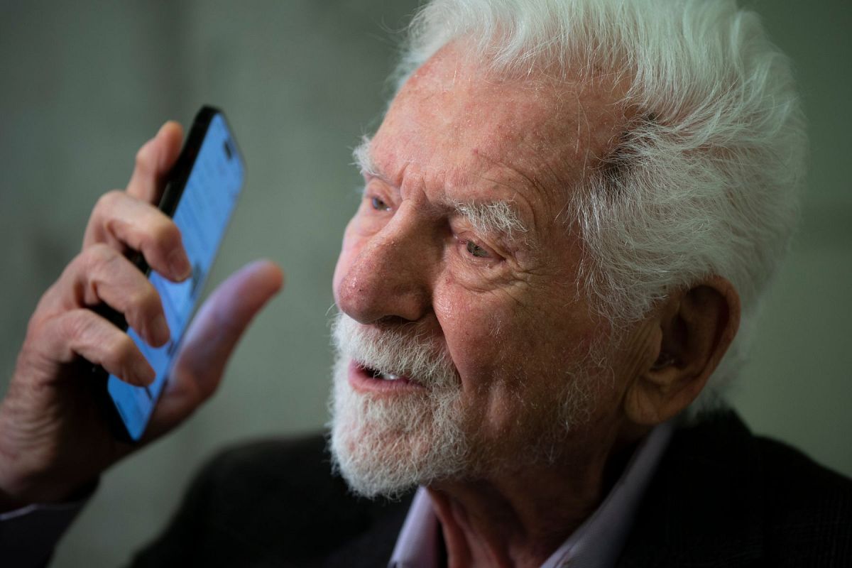 'Father of mobile phones,' 94, doesn't know about TikTok but is hopeful ...