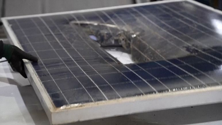 Recycling dead solar panels isn’t easy. These Australian scientists ...