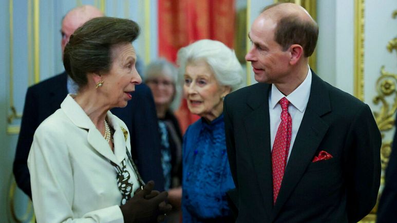 İngiltere Kralı Charles, kardeşi Prens Edward'a doğum gününde Edinburg ...