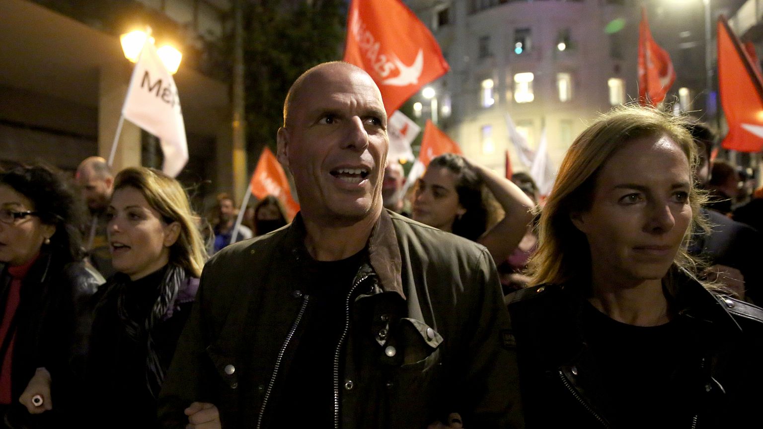 Στο νοσοκομείο ο Γιάνης Βαρουφάκης μετά από επίθεση στα Εξάρχεια | Euronews