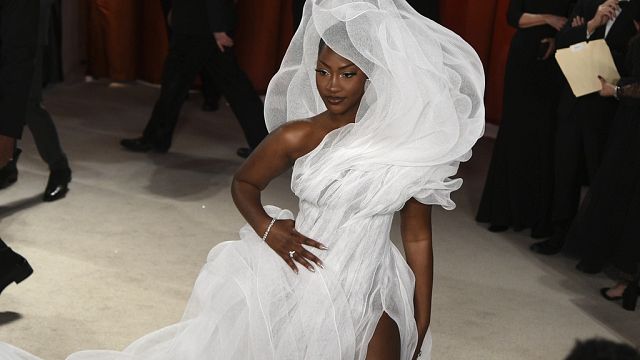 Tems faces backlash over Oscar outfit: View-blocking or fashion ...