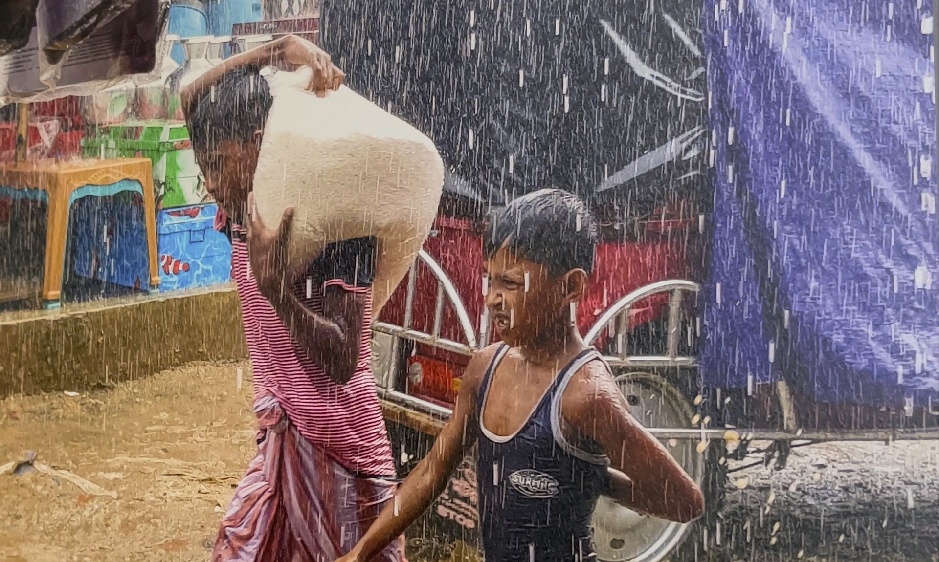Bangladesh bazar life captured: Young Rohingya photographers dream ...