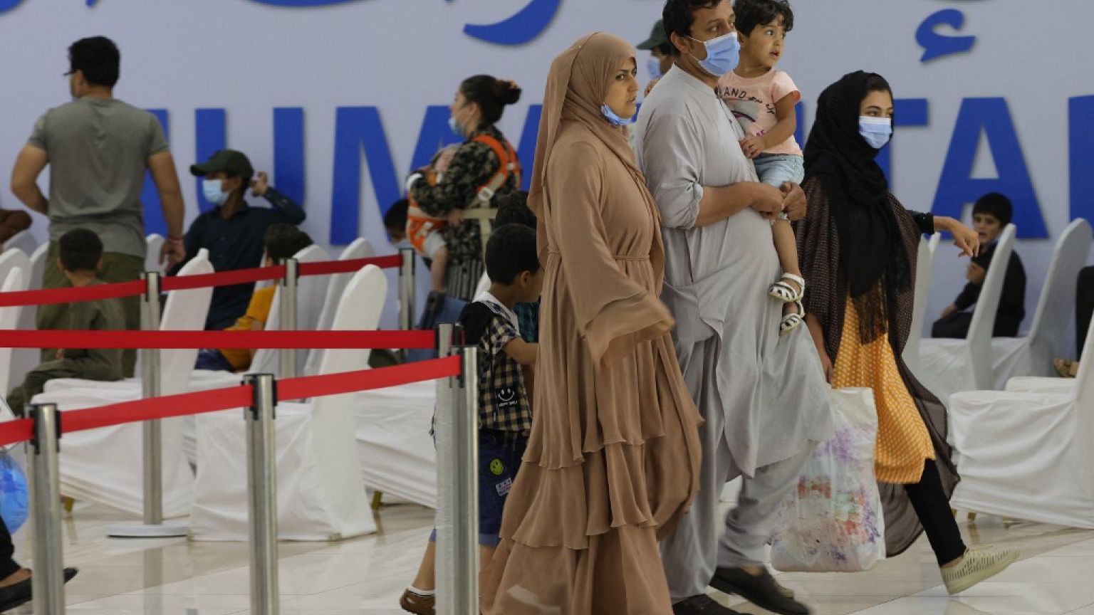 İnsan Hakları İzleme Örgütü raporu: BAE'de binlerce Afgan keyfi ...