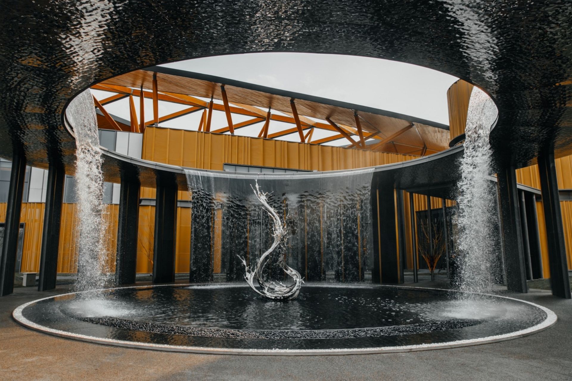 Renowned Chinese artist Zheng Lu to showcase gravity-defying water sculptures in London | Euronews