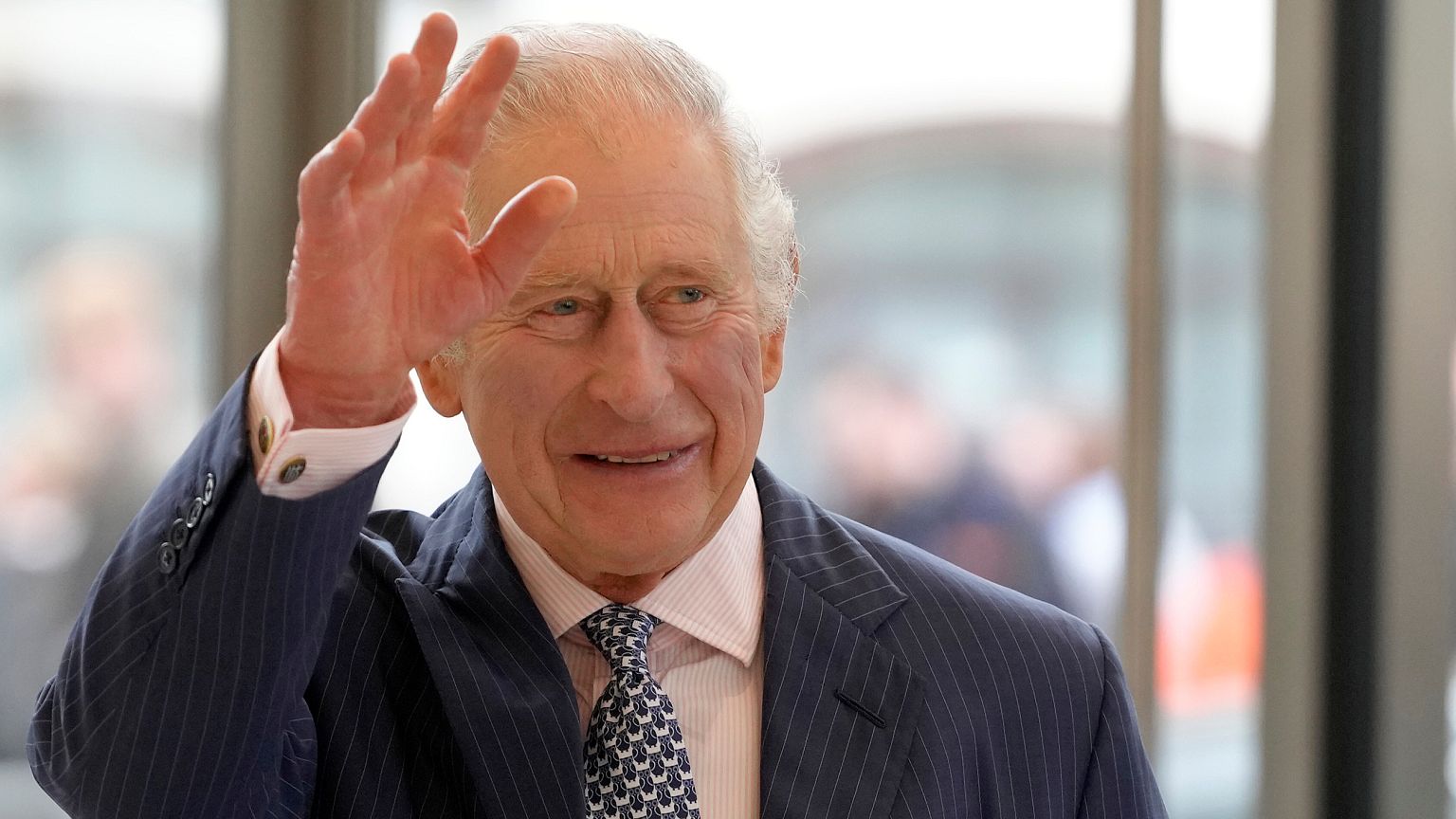 Protestos contra reforma das pensões adiam visita de Carlos III a ...