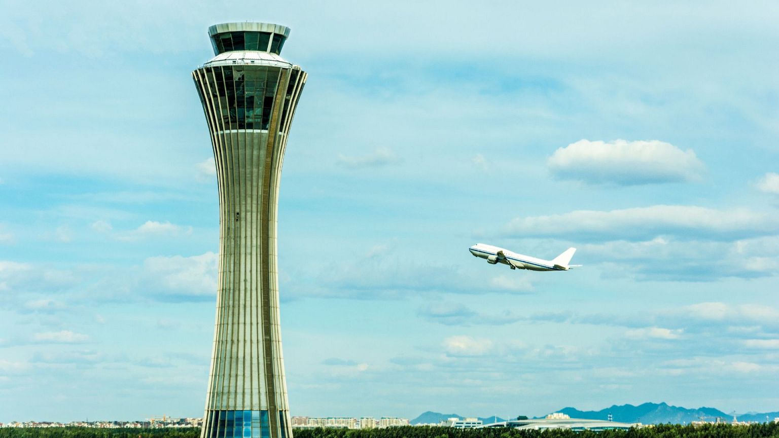 European flights cross dozens of borders in the sky: Here’s how ...