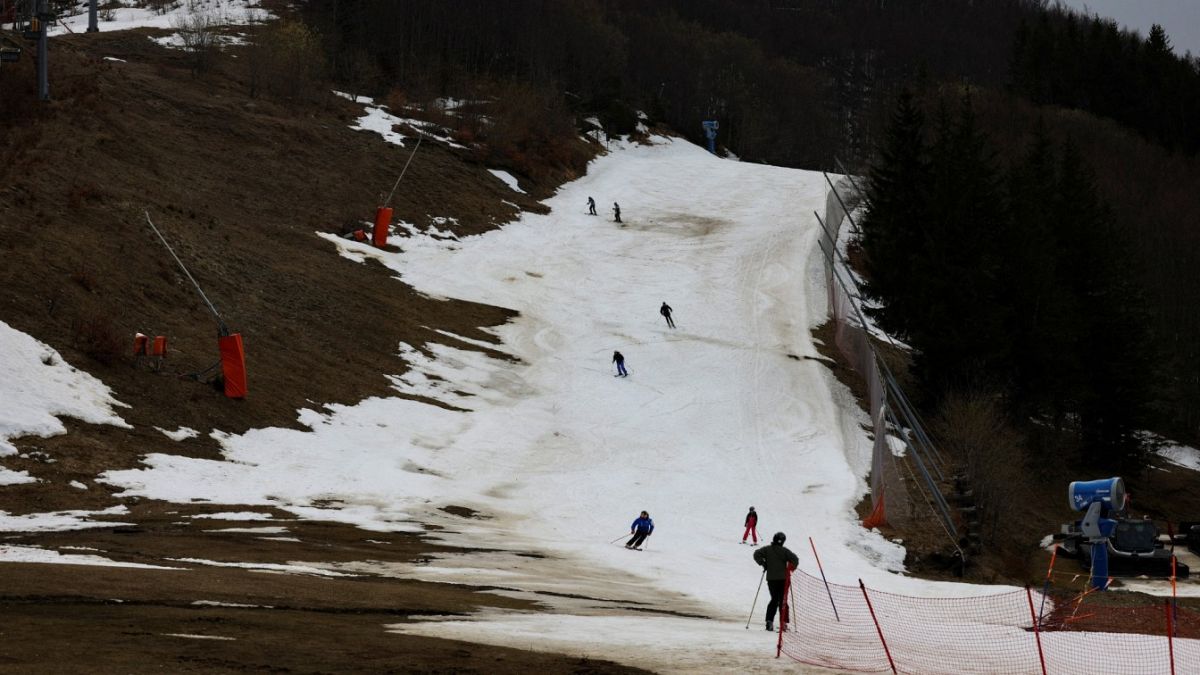 Delaying the inevitable: Italy’s desperate attempts to revive snowless ...
