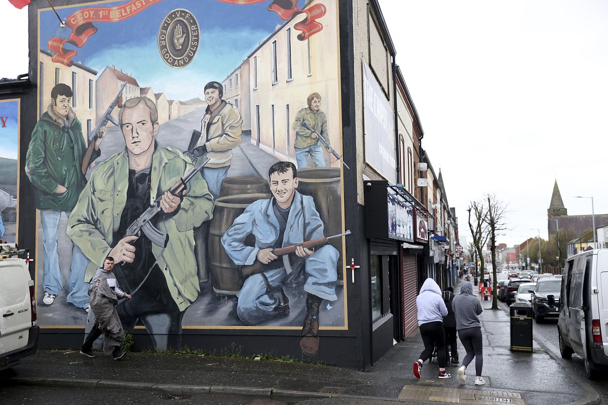 A look at Northern Ireland's iconic murals - 25 years after the Good ...