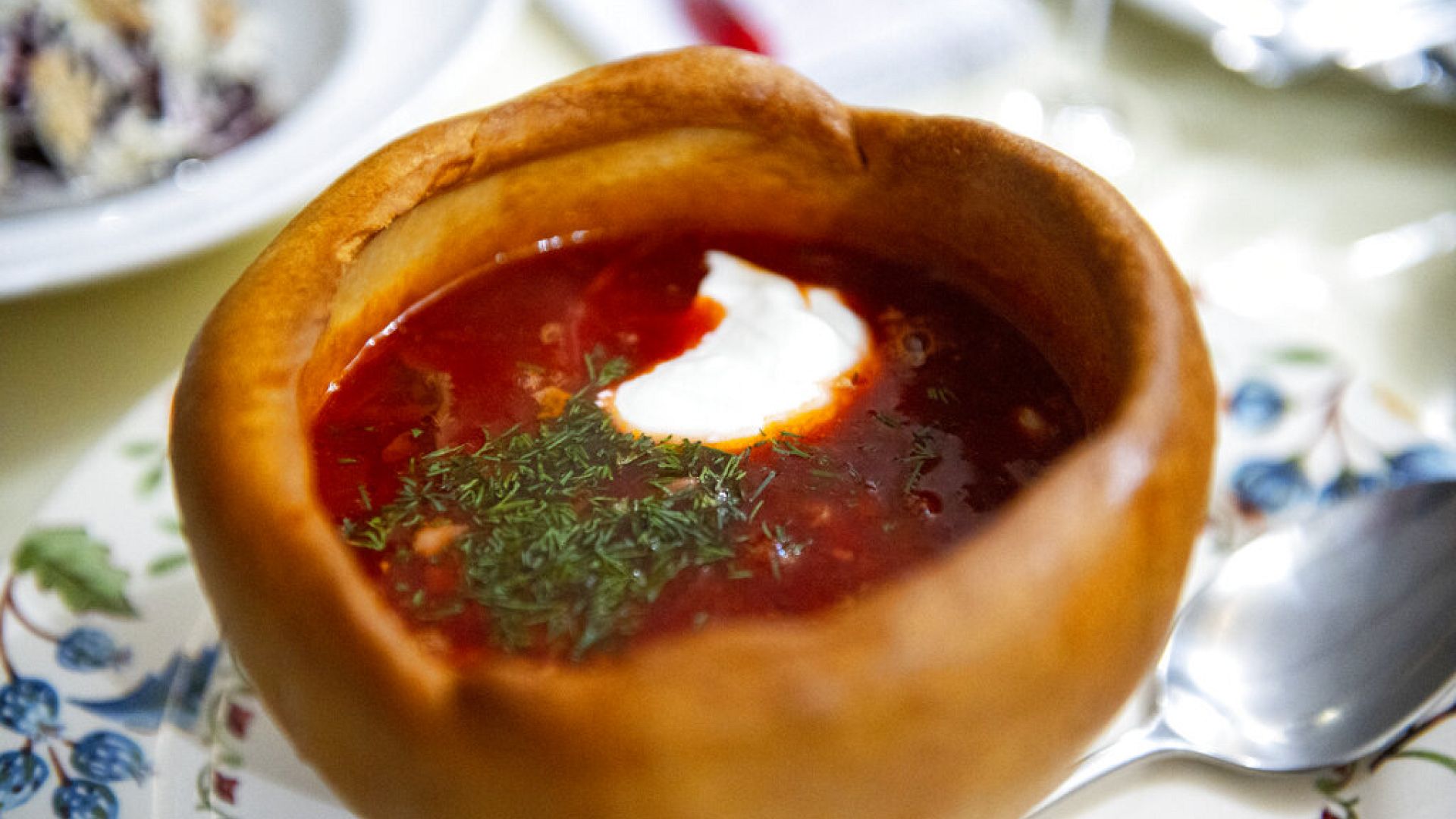 Vídeo. Bucha disfruta de la mejor sopa ucraniana de manos del chef Noah ...