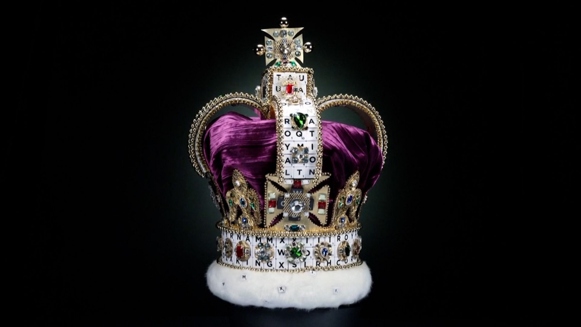 Video. UK designer creates magnificent crown made from Scrabble tiles ...
