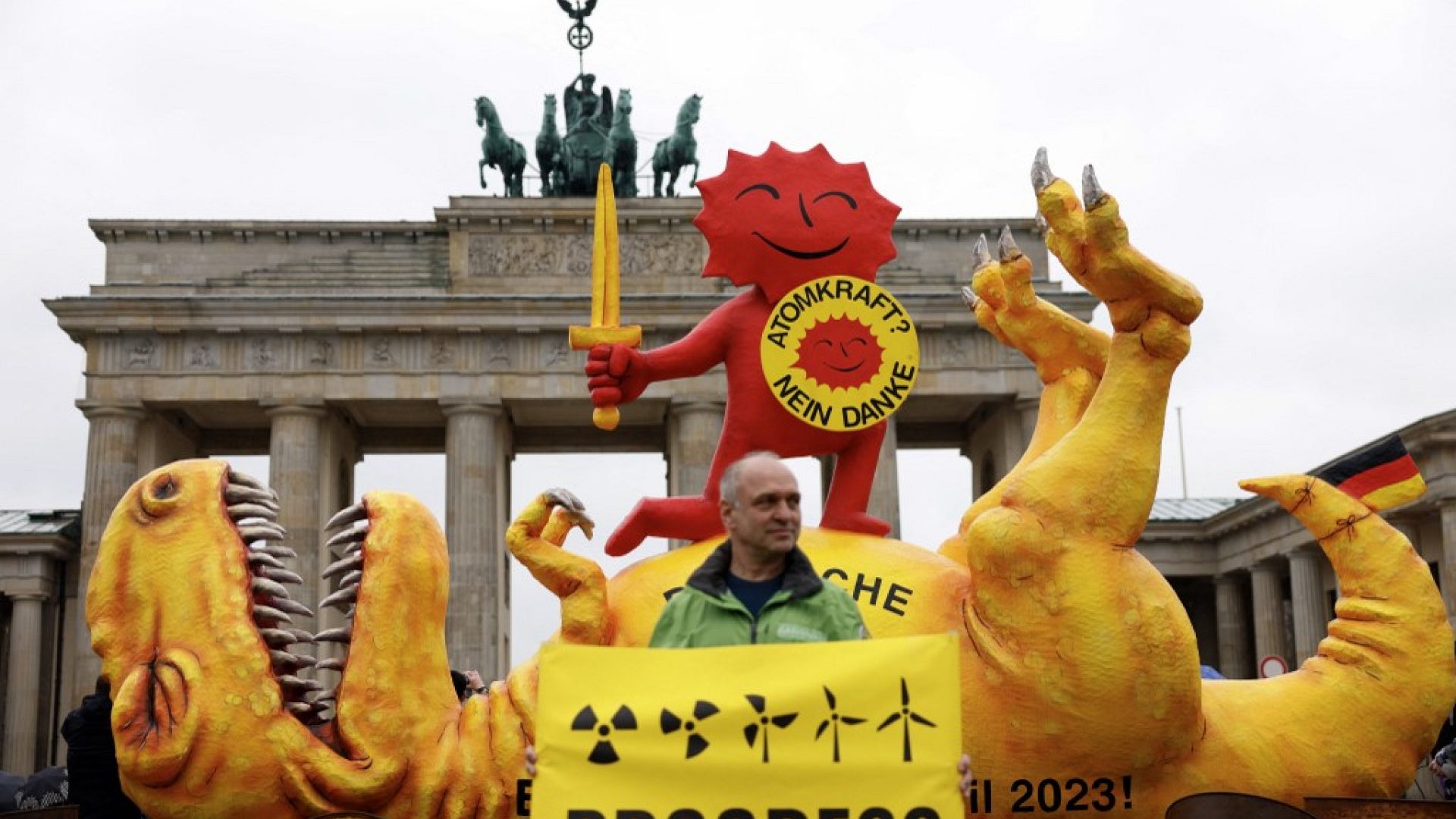 Video. Greenpeace celebrates end of Germany's nuclear era with T.Rex ...