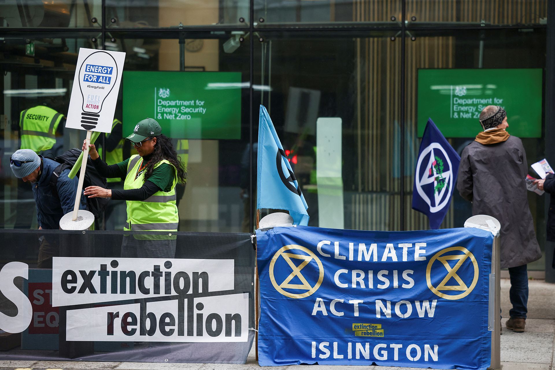 In pictures: Thousands of people descend on London for Extinction ...