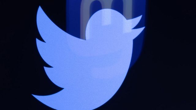 Twitter begins removing legacy verified check marks | Africanews