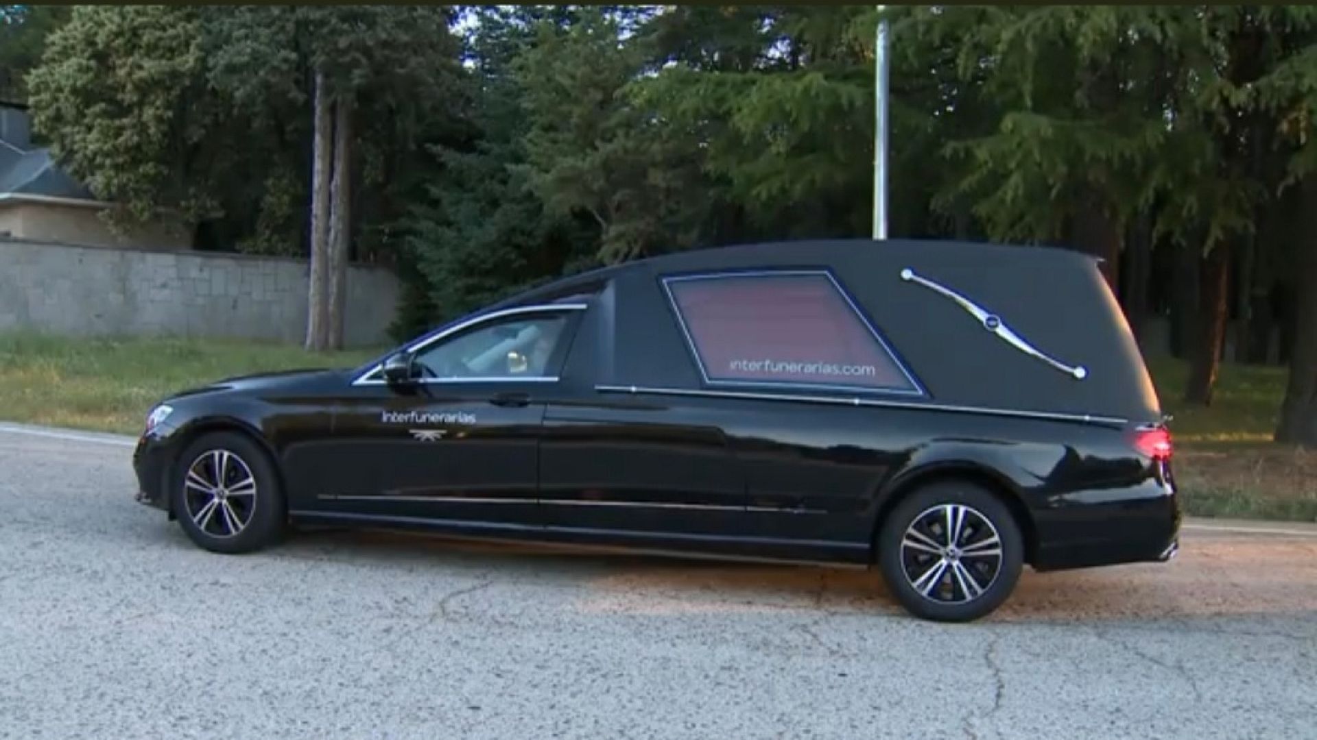 Remains of Spain's former fascist Falange party leader exhumed | Euronews