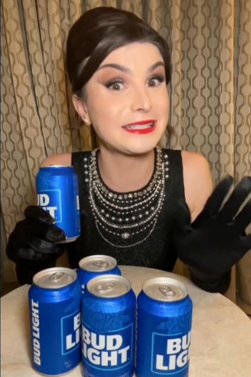 THE CUBE | La campaña con una influencer trans desata un violento ...