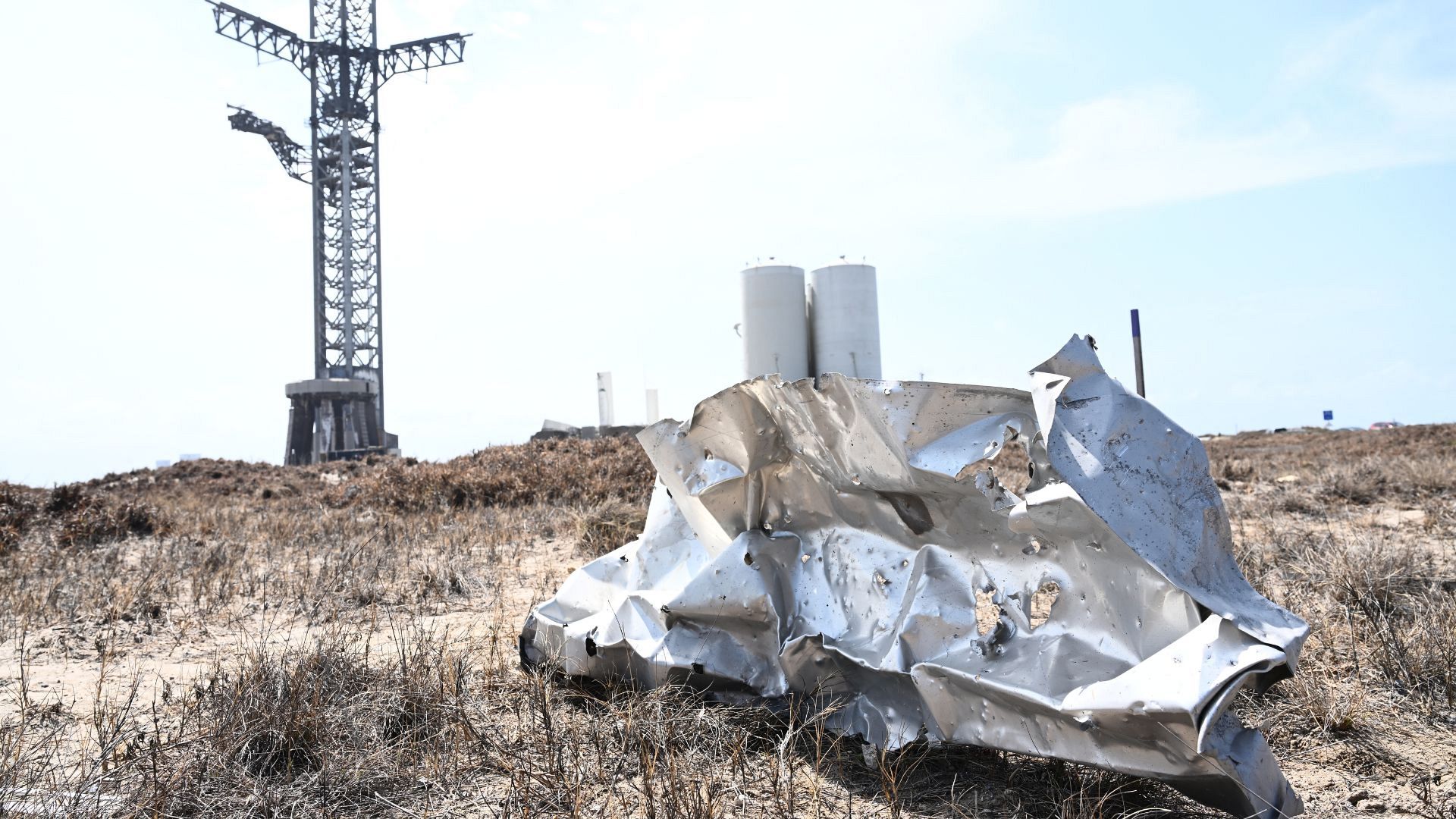 بزرگترین موشک فضایی جهان با سکوی پرتاب و پیرامون خود چه کرد | یورونیوز