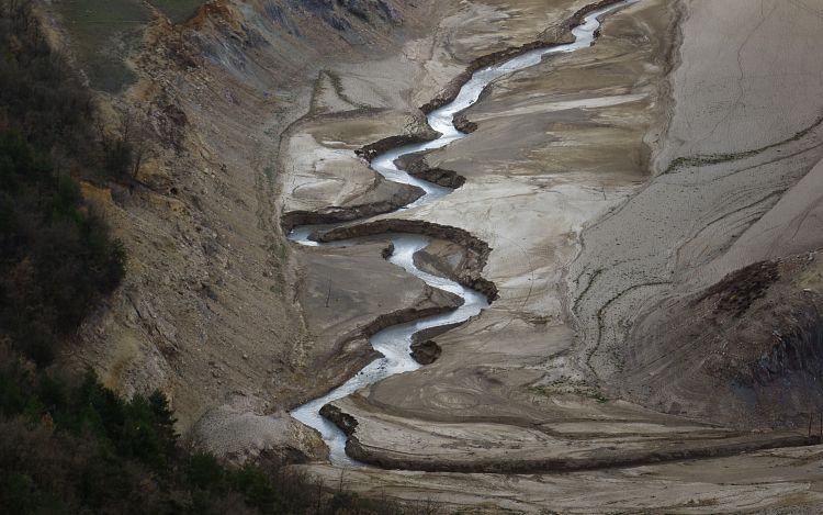 Residents in southern Spain face drinking water shortage amid ...