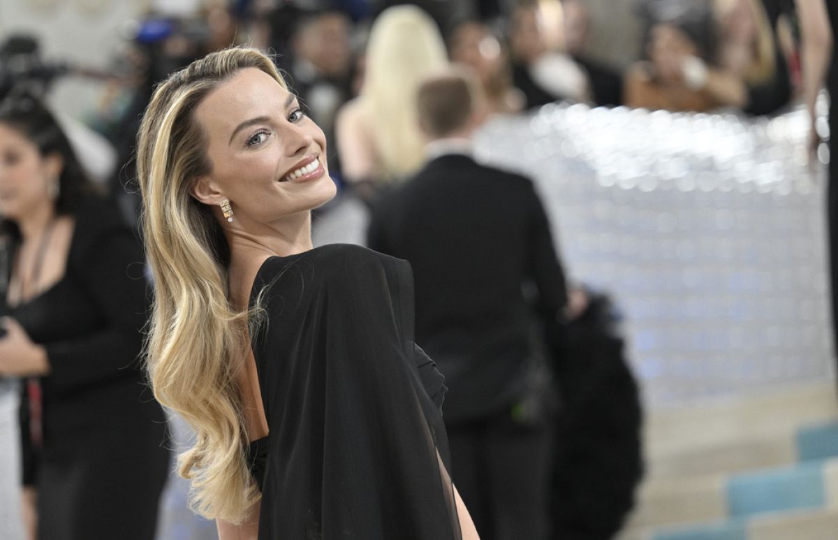 Lagerfeld macskája ihlette ruhát is magukra öltöttek a sztárok a Met ...