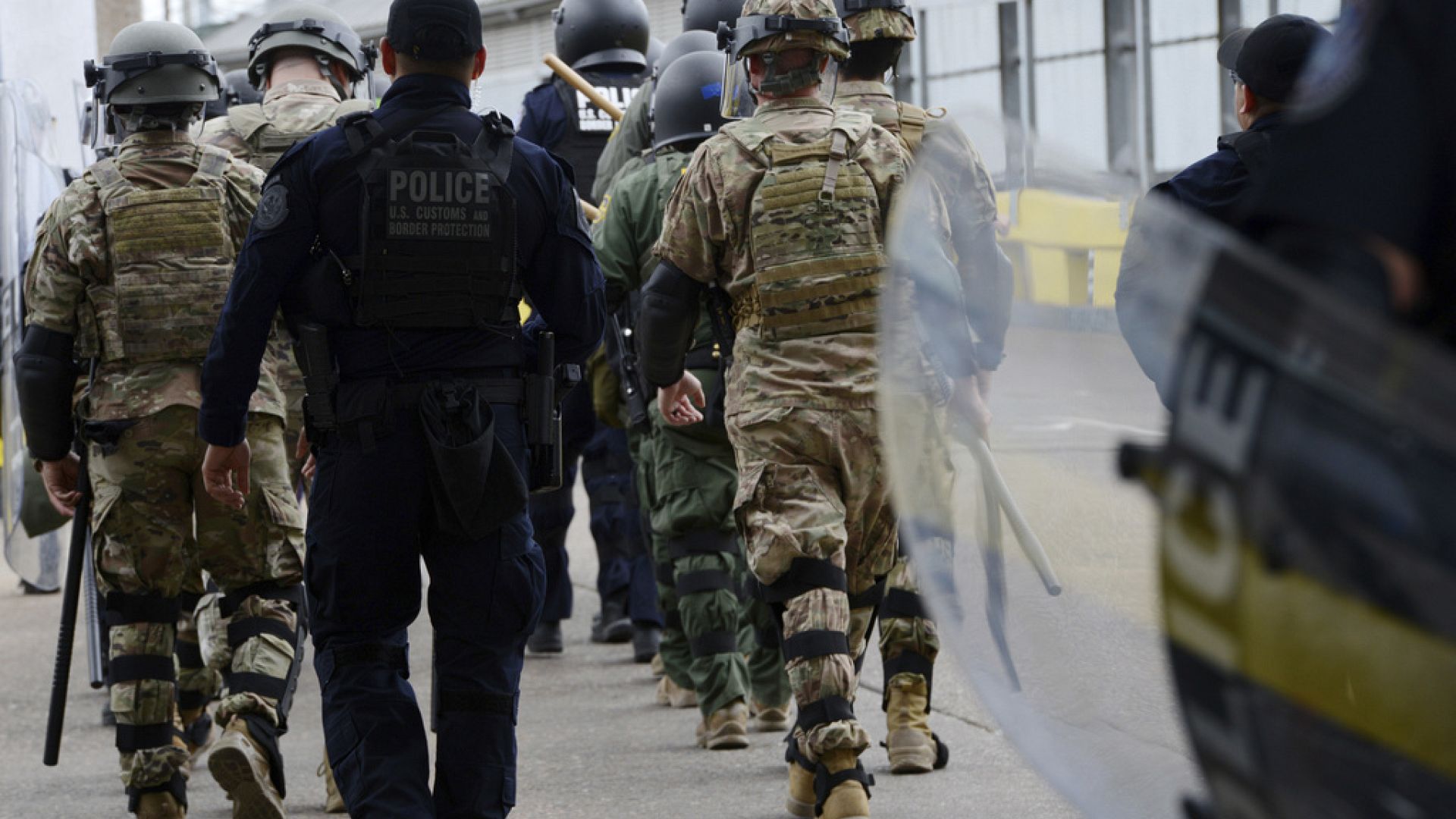 Immigration : les Etats-Unis vont envoyer 1 500 soldats supplémentaires ...