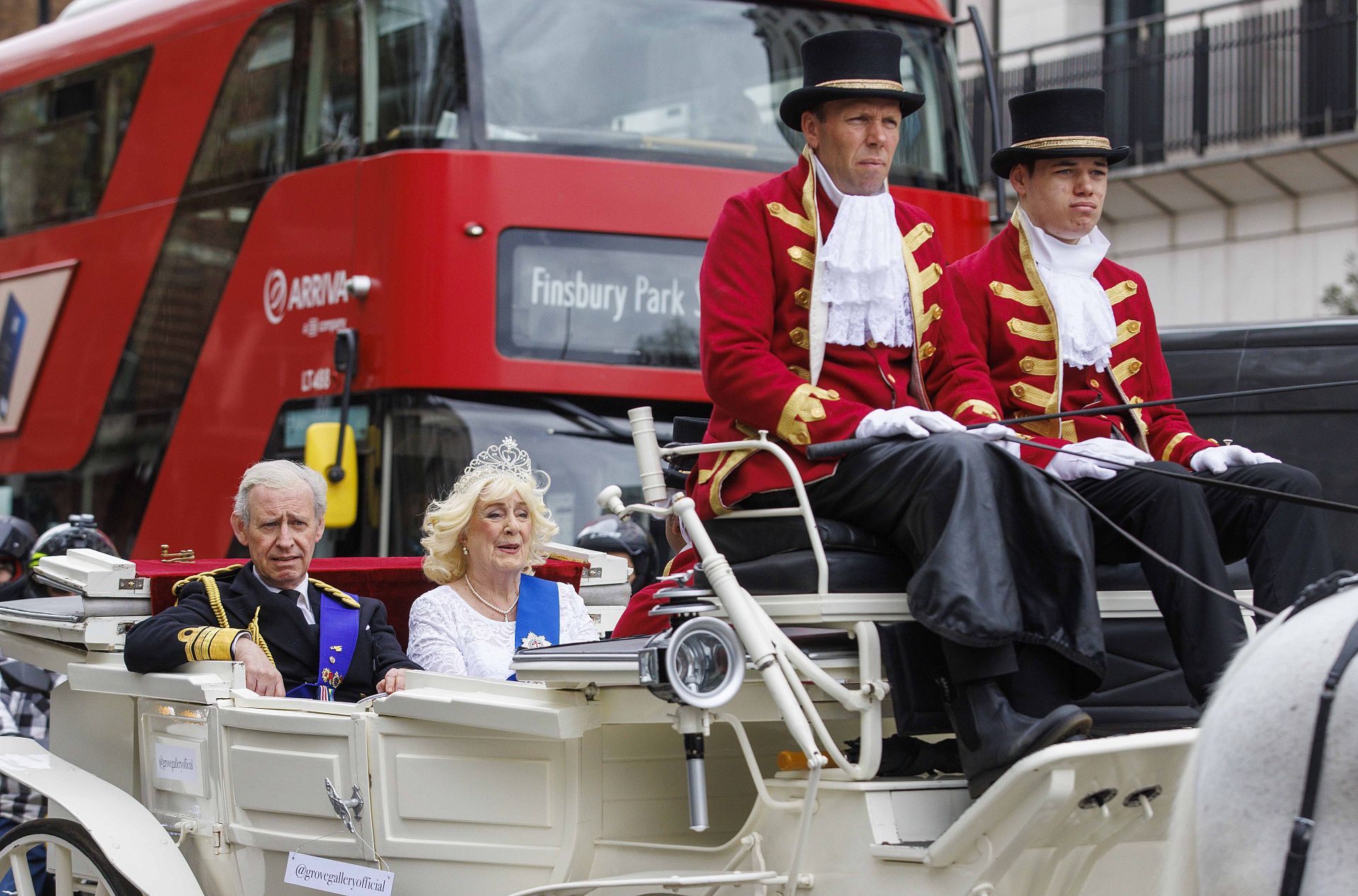 Royal high jinks: Charles and Camilla lookalikes take to the streets ...