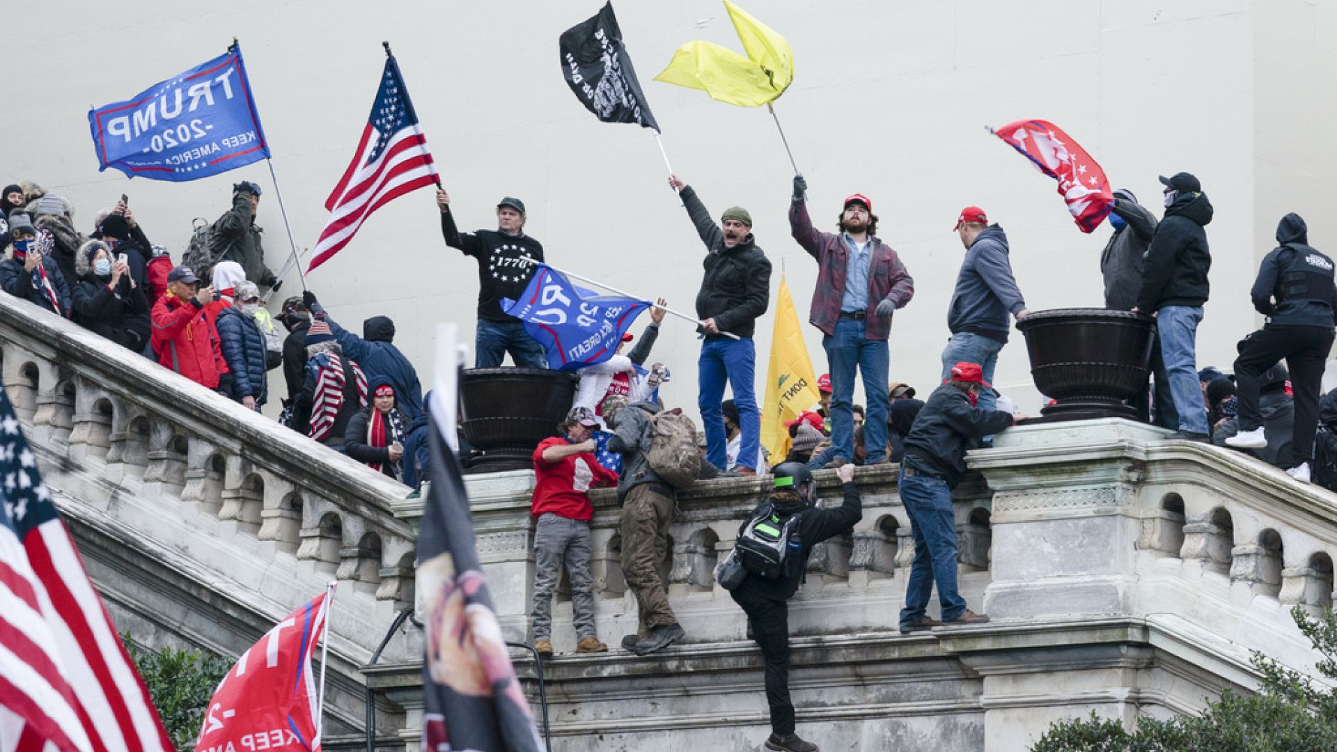Assaut du Capitole : quatre membres d'une milice d'extrême droite ...