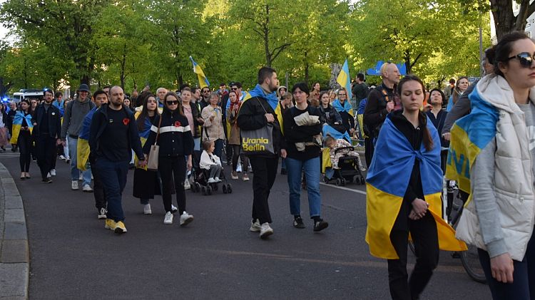 Russians in Berlin commemorate Victory day despite ban on Russian and ...