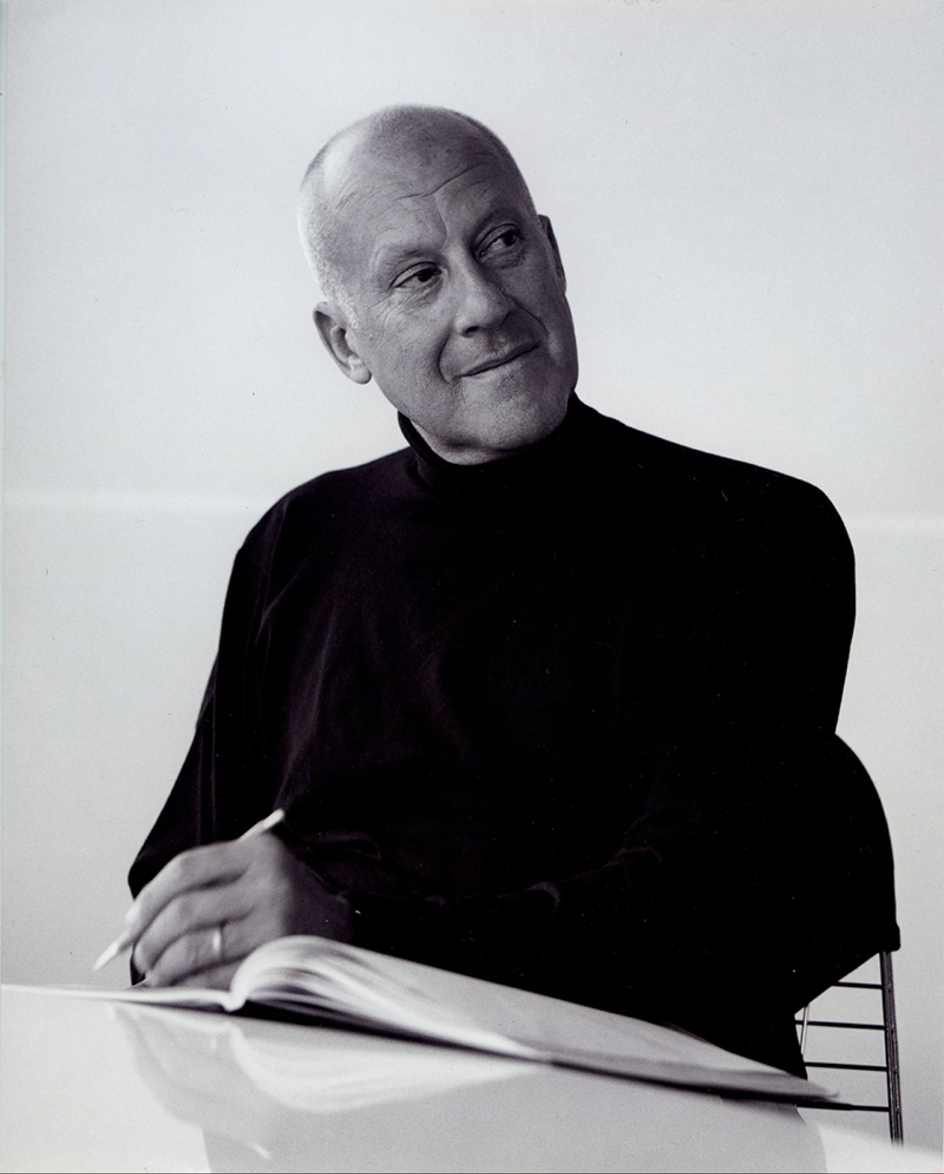 Largest Norman Foster retrospective opens in Paris | Euronews