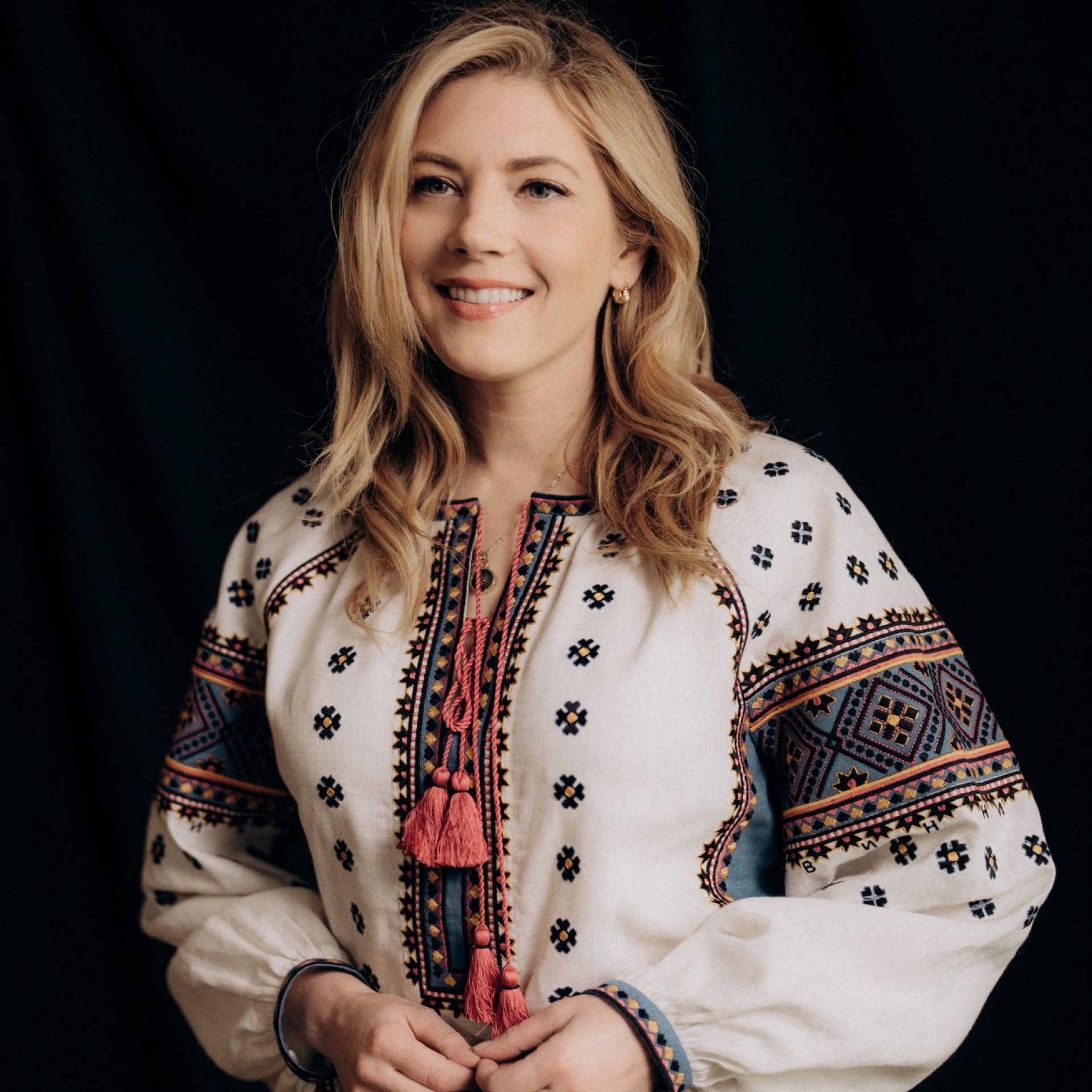 Celebrities wear the Vyshyvanka in support of Ukraine | Euronews