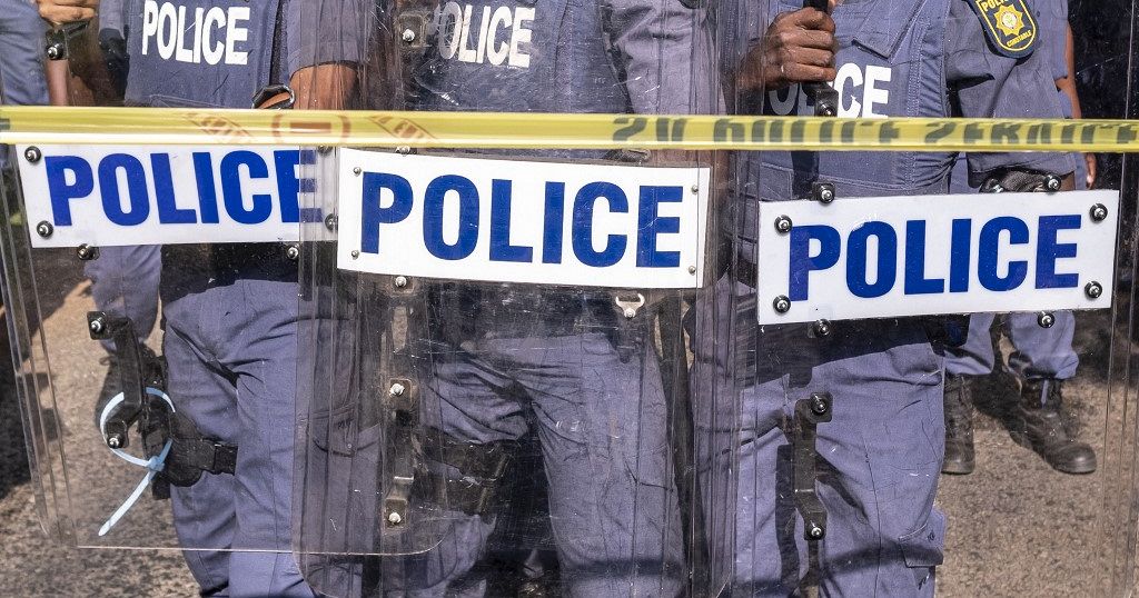 Police demand 'cold drink' in South Africa | Africanews