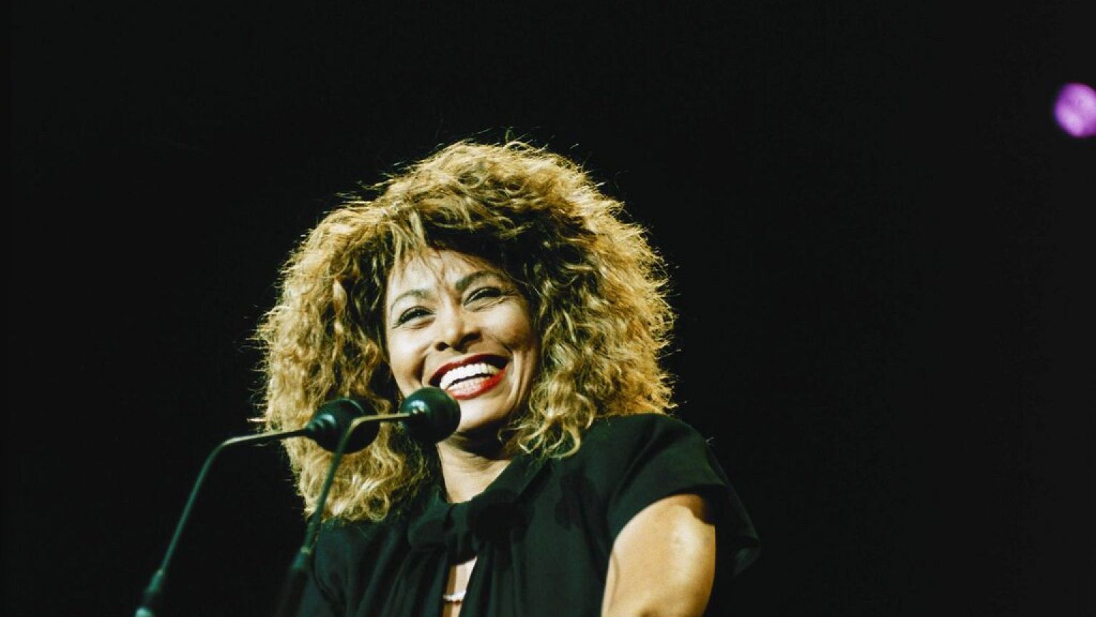 Tributes pour in for 'total legend' Tina Turner | Euronews