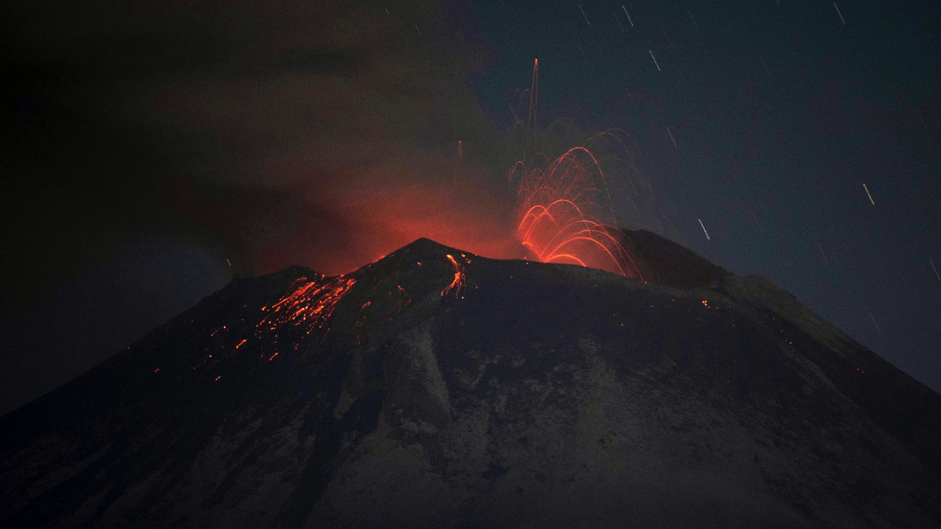 Video. WATCH: Life goes on as Mexican volcano continues to spew ash ...