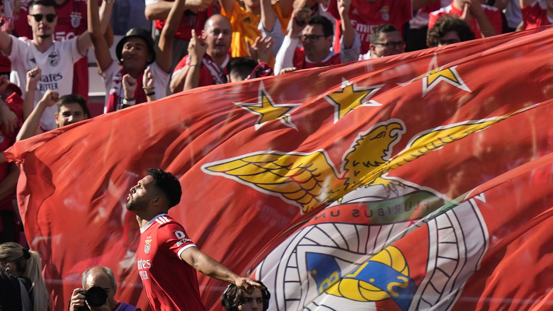 Benfica and Bayern grasp league titles in nail-biting final match day ...