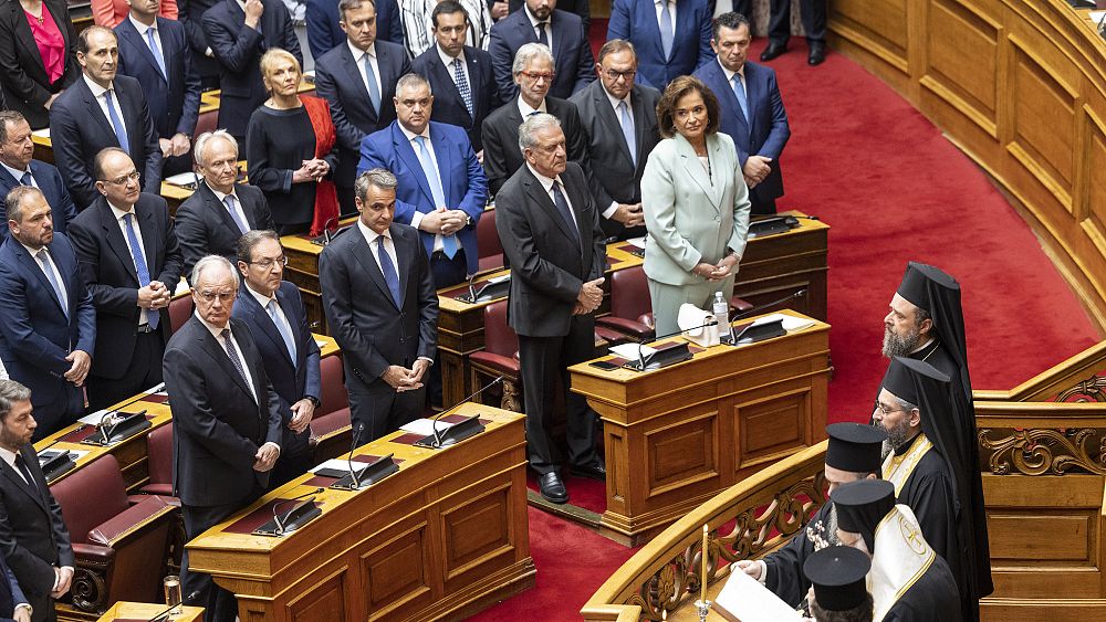 Los miembros del Parlamento griego juran el cargo un día antes de su ...
