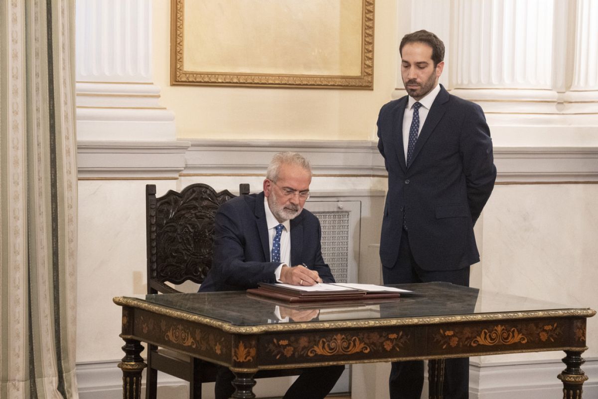 New Greek parliament convenes, only to be dissolved as early as Monday ...