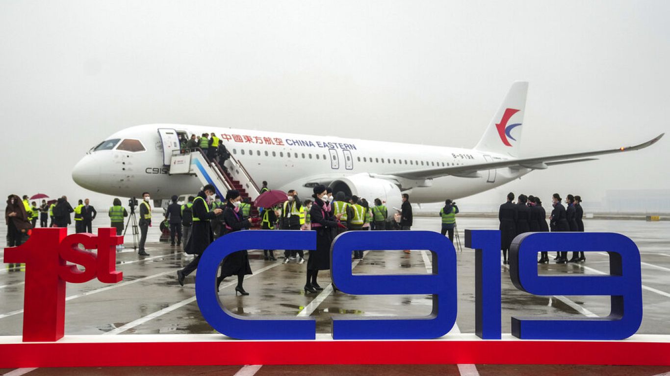 China | El avión C919 de fabricación china nace para competir con Boeing y Airbus | Euronews