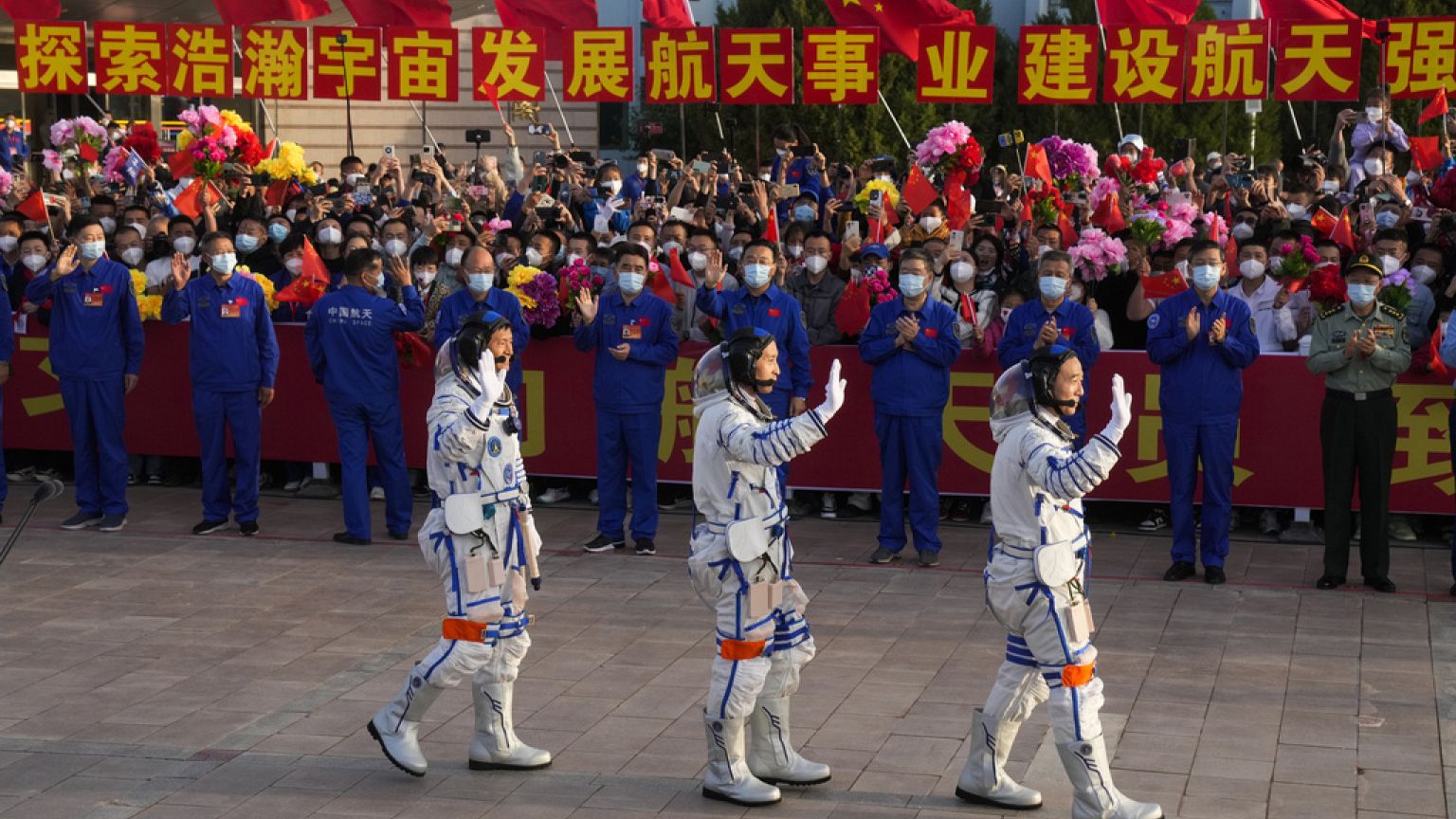 Chine : Gui Haichao devient le premier civil envoyé dans l'espace ...