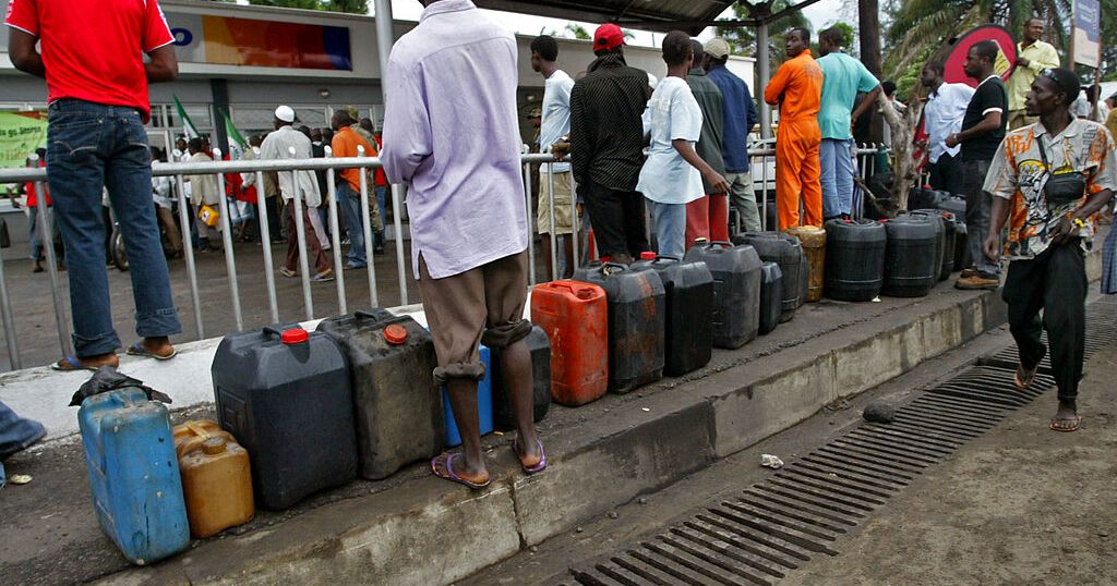Nigeria faces fuel shortages as subsidies are removed | Africanews