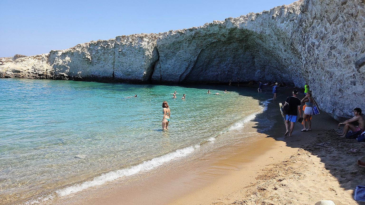 Οι Ισπανοί επιλέγουν Μήλο και Πάρο για τις διακοπές τους | Euronews
